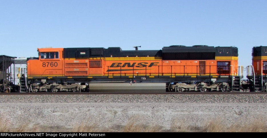 BNSF 8760